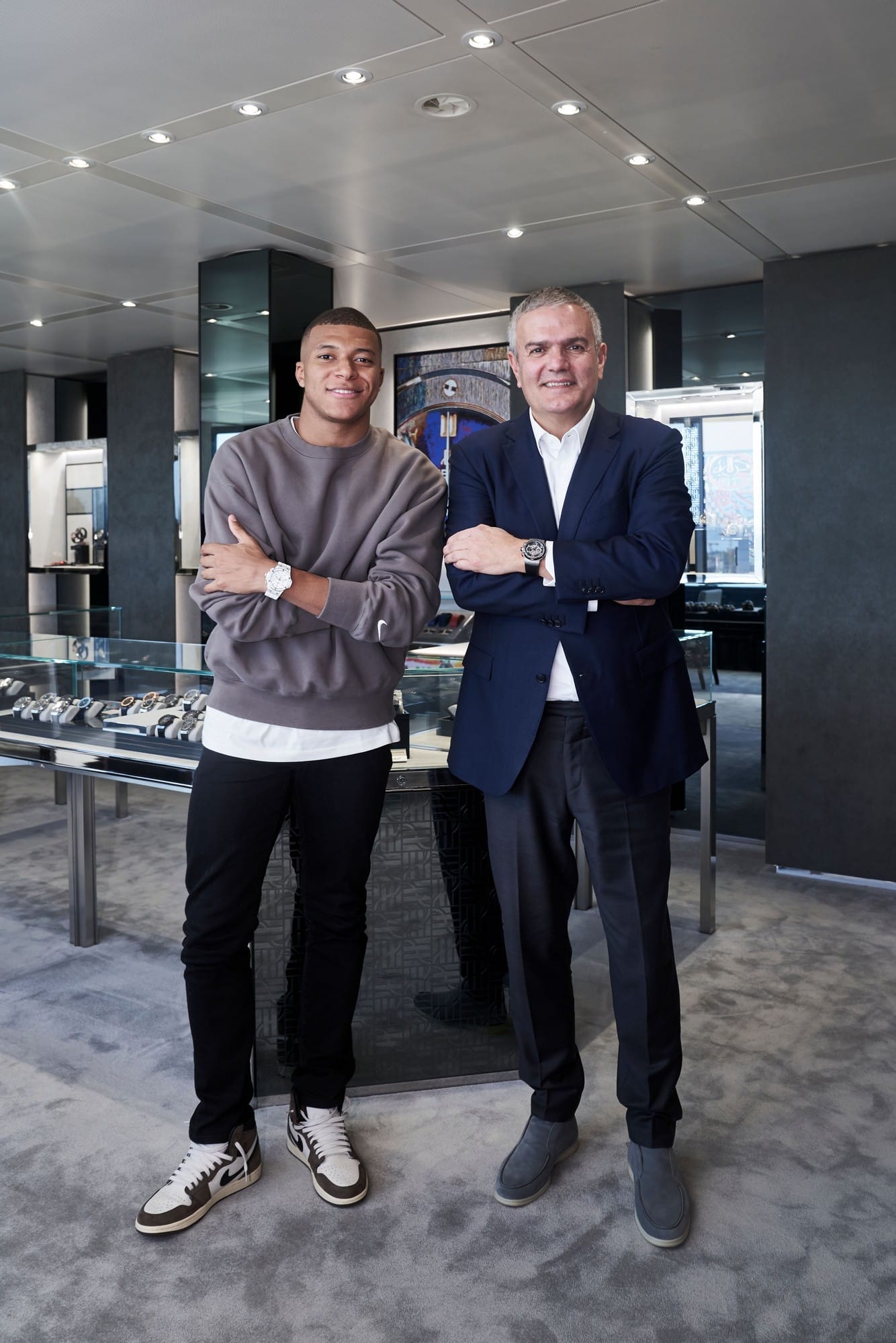 Kylian Mbappé visite la manufacture horlogère Hublot à Nyon - Passion ...